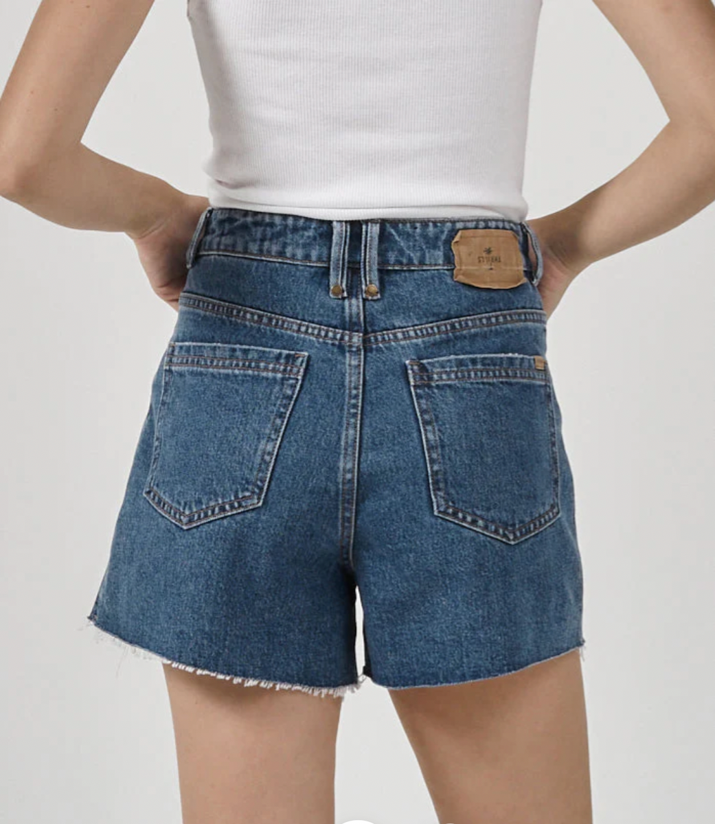 Thrills Erica Short – Tsunami Surfer